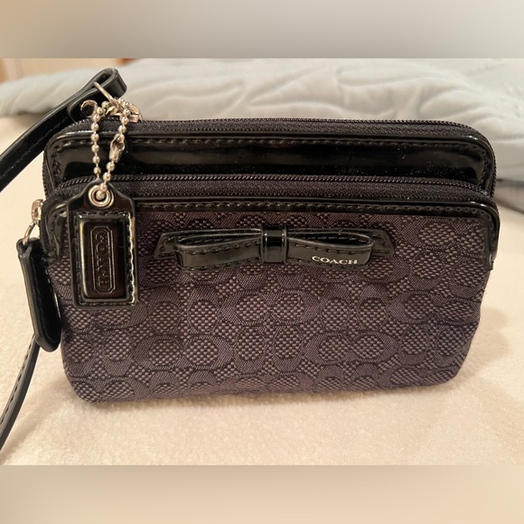 Coach | Bags | Coach Black Corner Zip Bow Wristlet In Signature Canvas ...